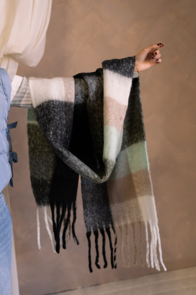 Maren Plaid Fringe Scarf - Lizard Thicket