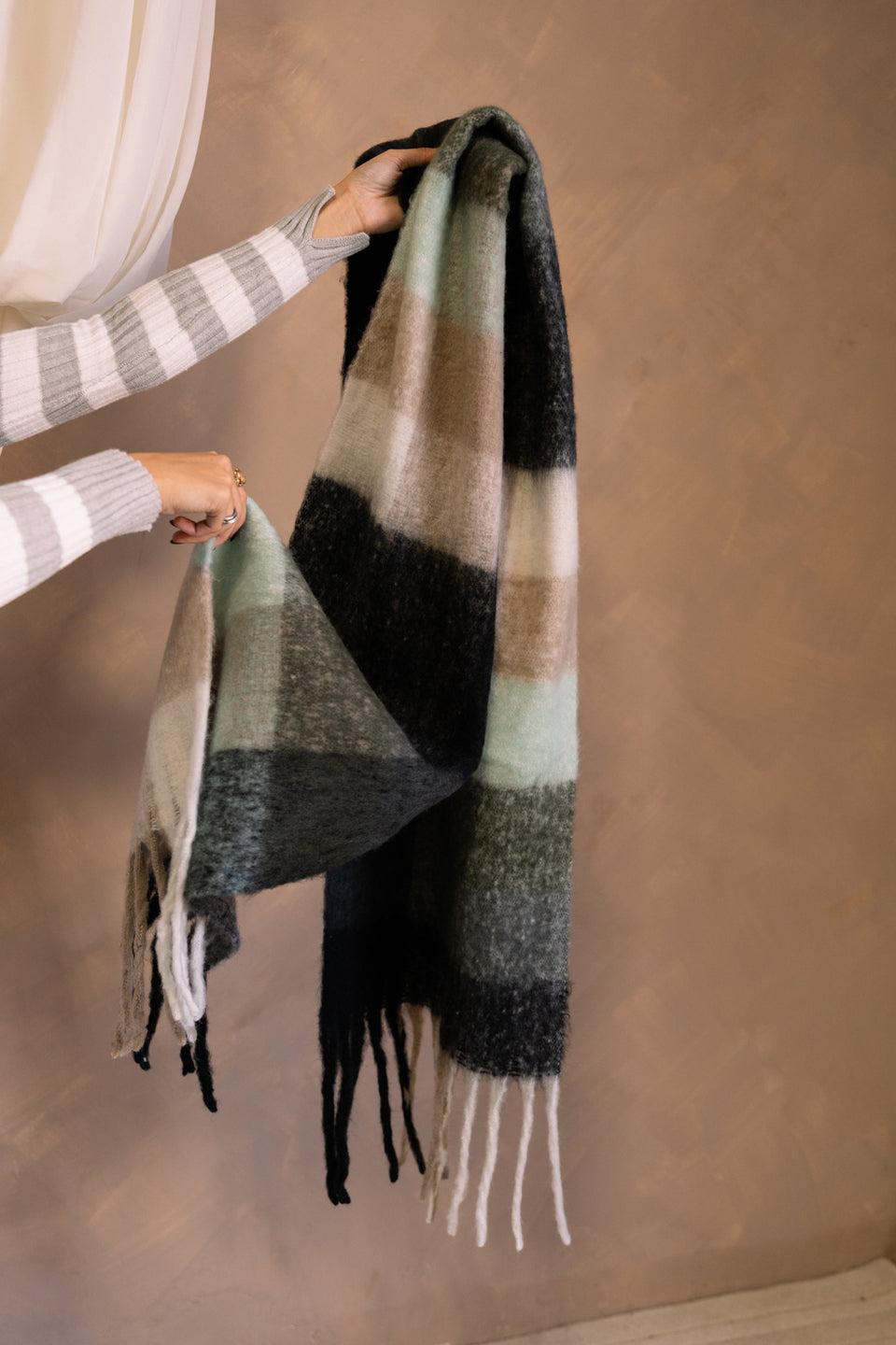 Maren Plaid Fringe Scarf - Lizard Thicket