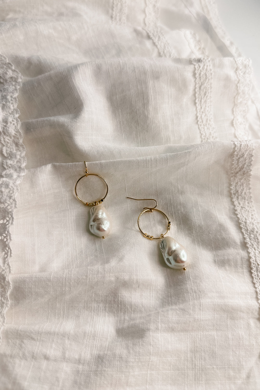 Shelby Pearl and Gold Mini Hoop Dangle Earring - Lizard Thicket